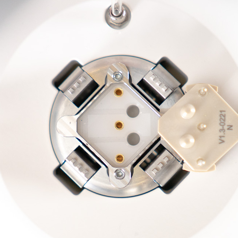 How do I set up the nanopore and fluid cell?